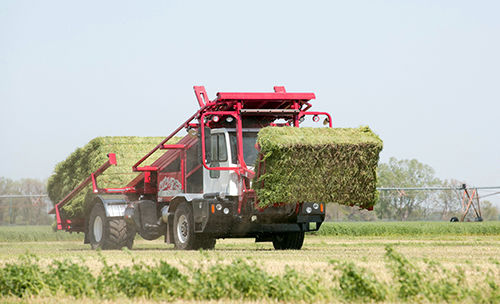 Round bale stacker - 6500 - Stinger, Inc. - rectangular / self-propelled