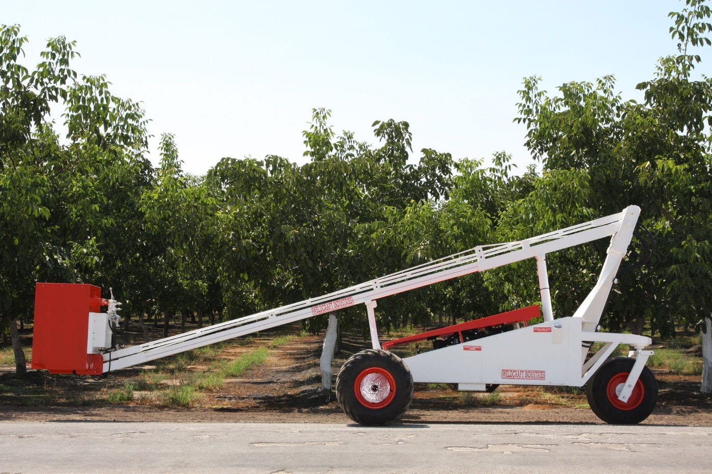 Articulated pruning tower - Weldcraft Industries, Inc. - self-propelled ...