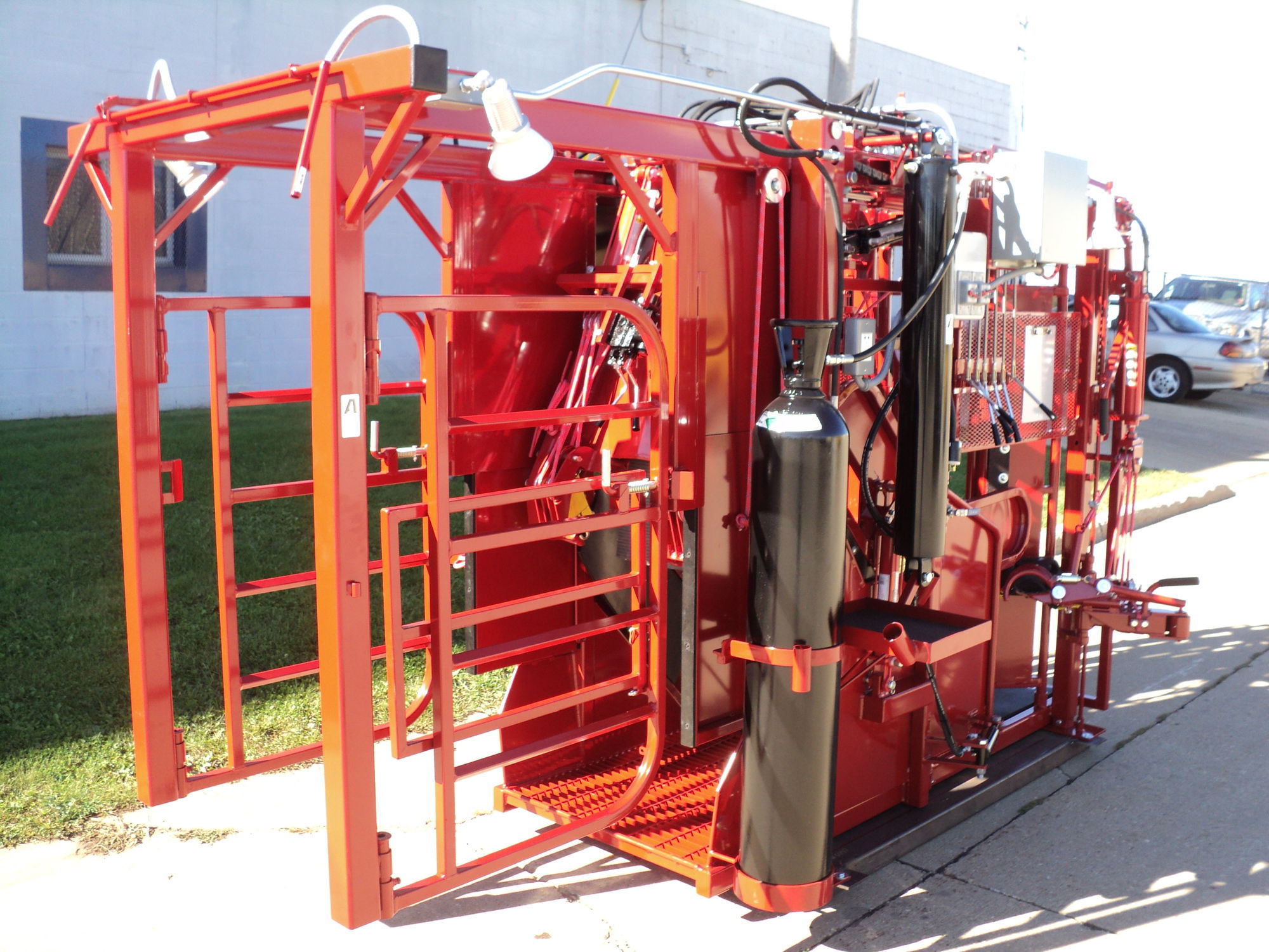 Cows squeeze chute - ULTRA CHUTE STATIONARY - Appleton Steel, Inc ...