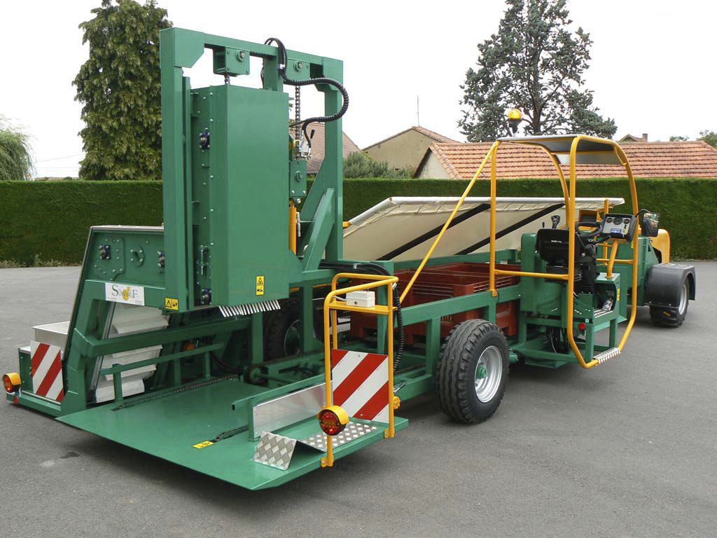 Apple tree shaker - M06 - Somaref - apricot / self-propelled / hydraulic