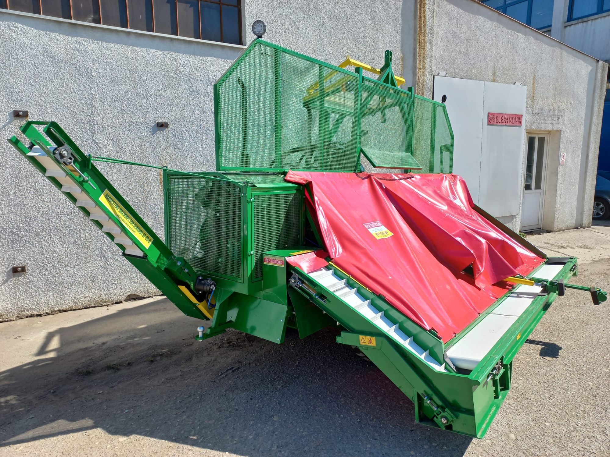 Almond tree shaker - SP-08-B-A - Elektronik - self-propelled ...