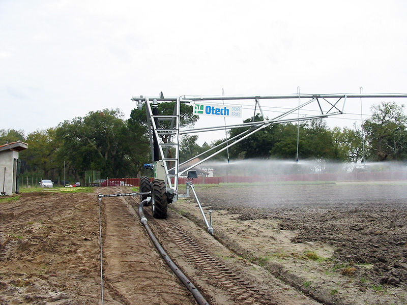 Hose-fed irrigation boom - 2RM1 - OTECH S.A.S. - 2-wheel / 1-wing ...