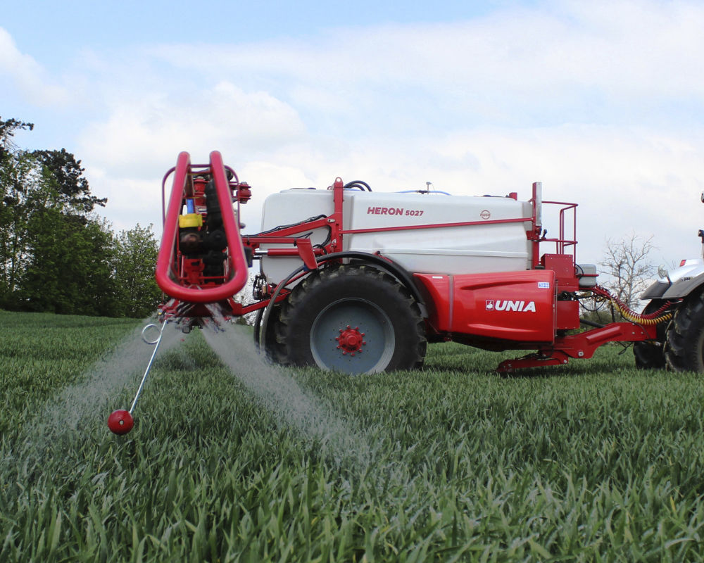 Tractor-mounted sprayer - HERON - Unia - hydraulic / autonomous