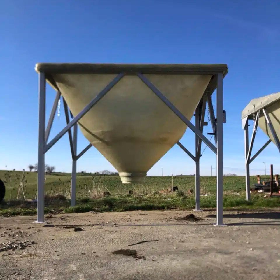 Polyester receiving hopper - CABI GROUP