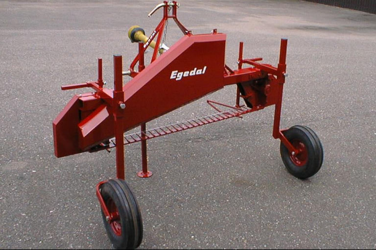 Flower pruning machine - ROSECUTTER - Egedal Maskinenfabrik - tractor ...