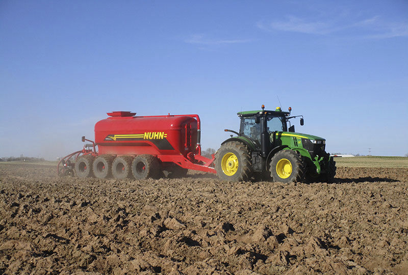 4-axle slurry spreader - Nuhn Industries Ltd.