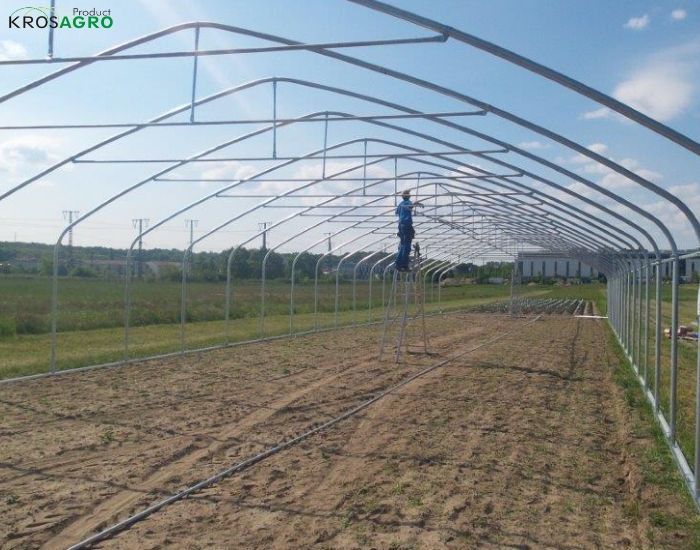 Tunnel type greenhouse - Serre sur rail - Krosagro - steel frame / on ...