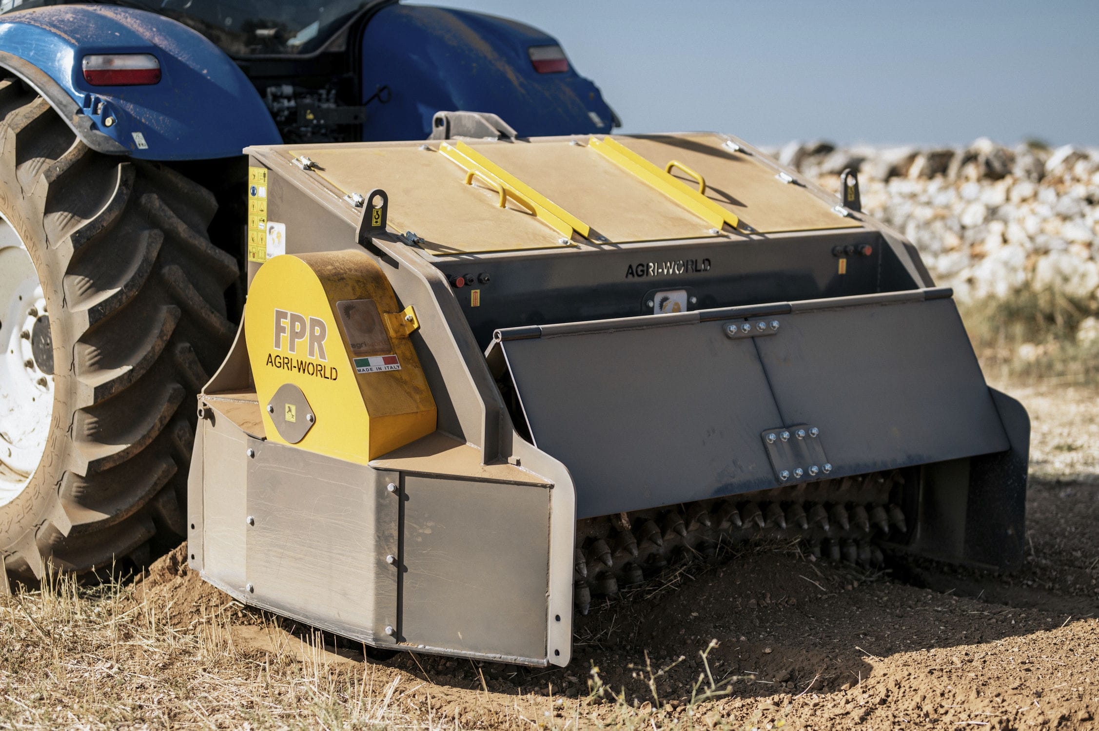 Stone crusher with hydraulic adjustment - FPR SERIES - AGRI WORLD Srl