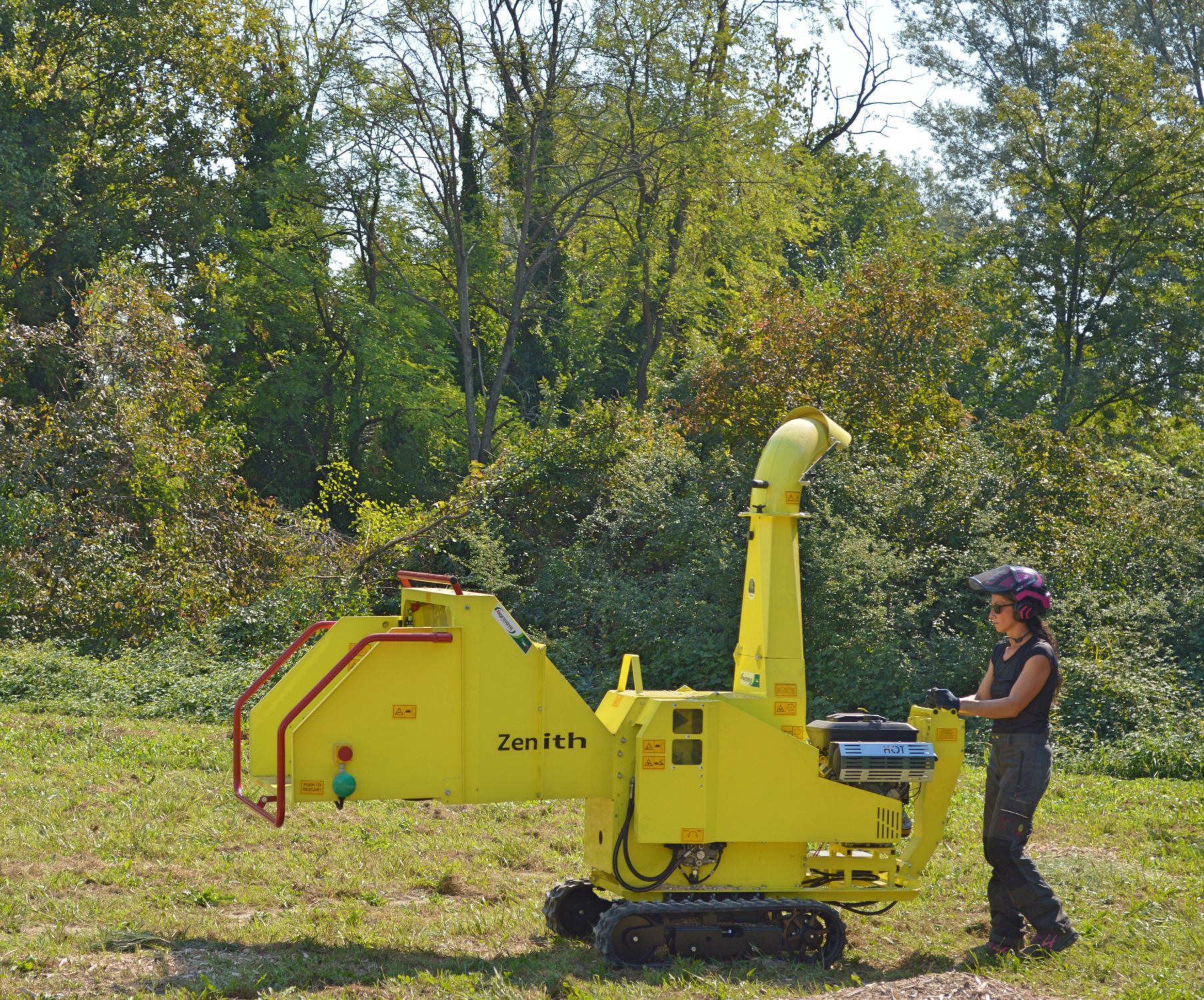 Tracked wood chipper - ZENITH - AGRINOVA Srl - self-propelled / with ...