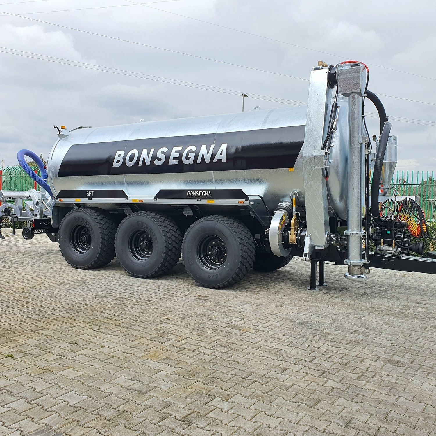 3-axle slurry spreader - CMB200 series - BONSEGNA Srl - with injector ...