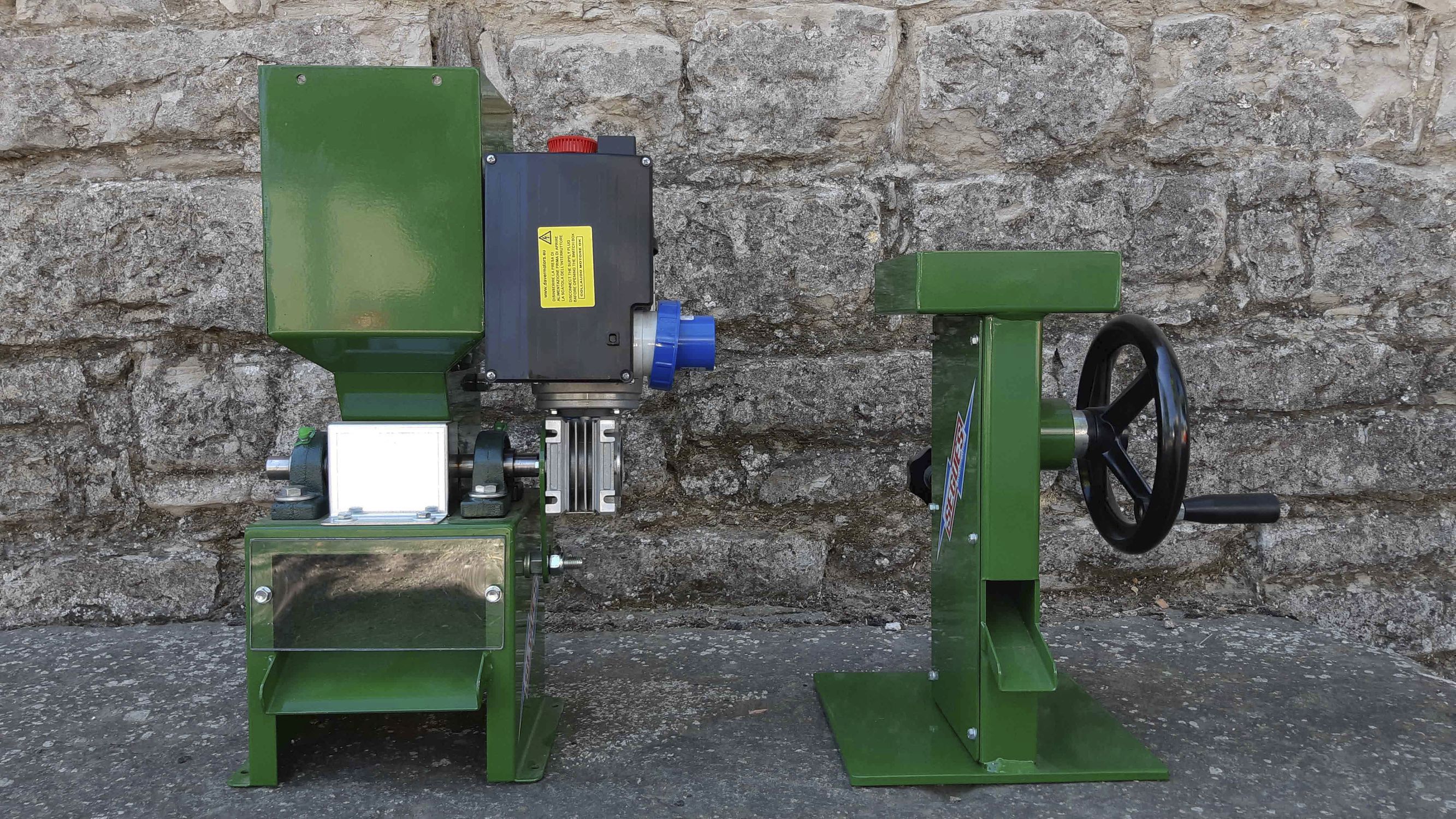 Walnut shelling machine - Serie P, Serie SGM - MAQUINARIA AGRICOLA ...