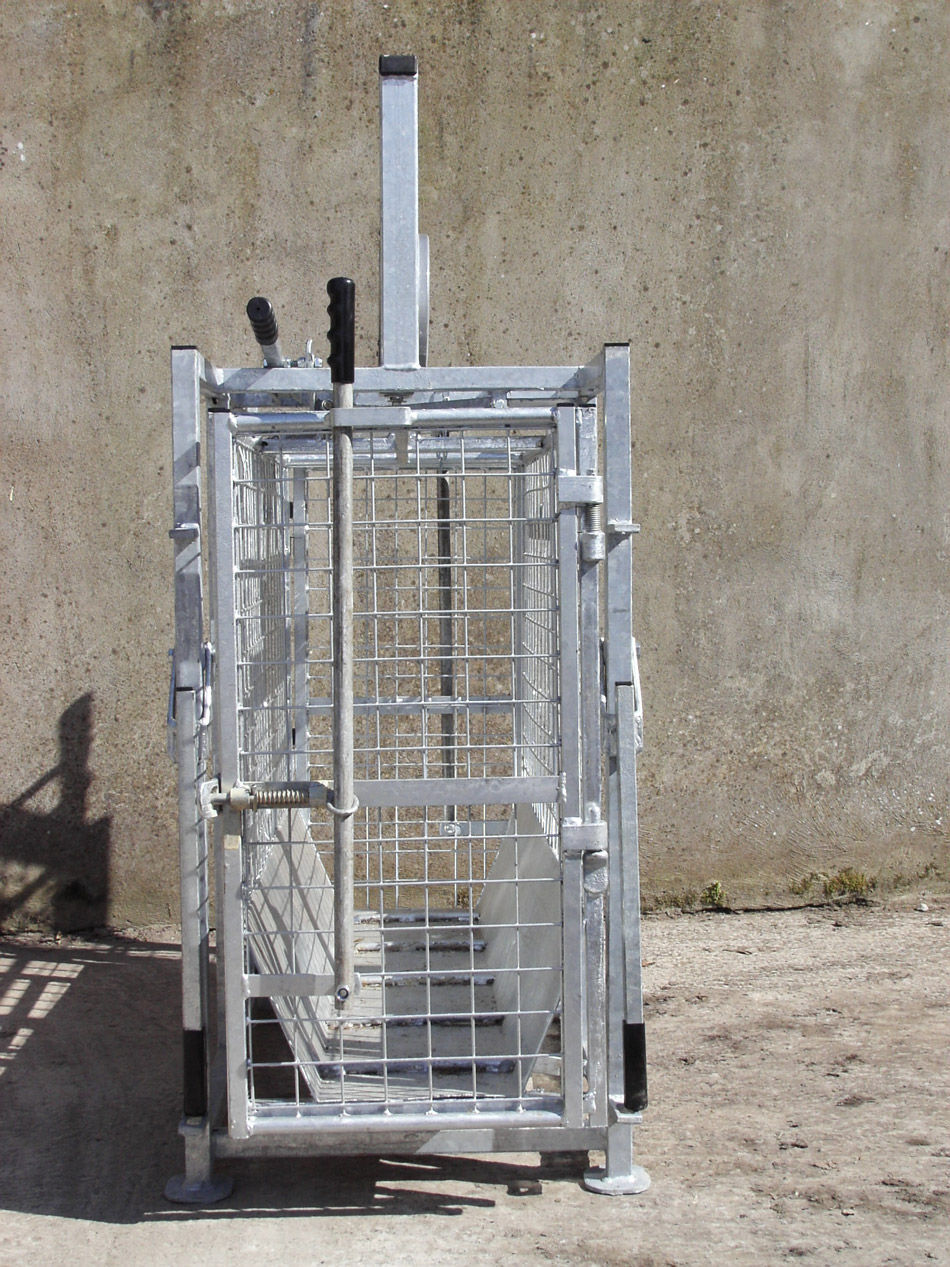 Sheep squeeze chute / mobile / with weighing system - Sheep Weighing ...