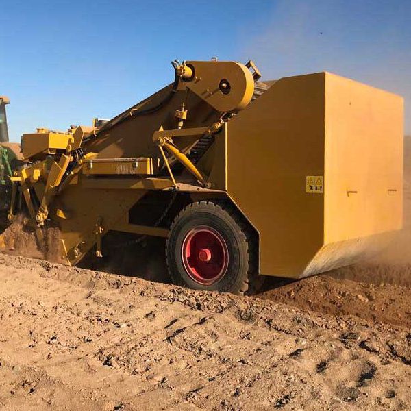 Tractor rock picker - DAM5- PLUS - Maquinaria A. Triginer - unload to ...