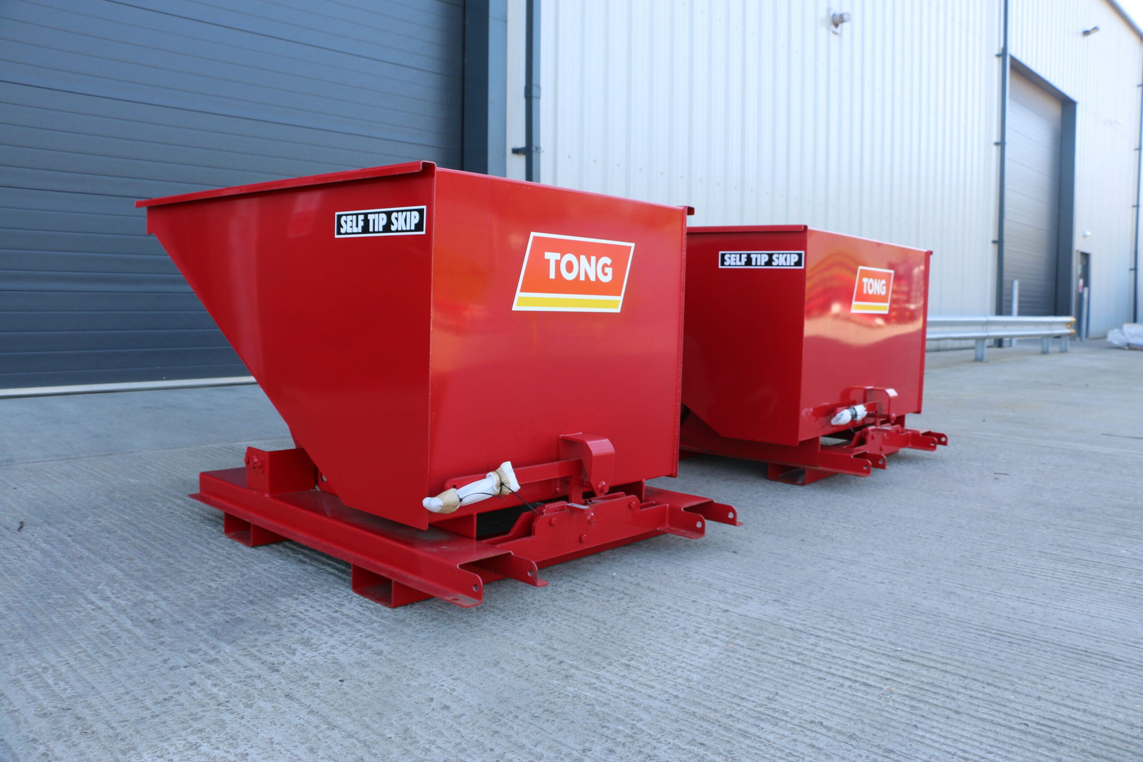 Tipping mounted transport box - Tong Engineering