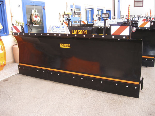 Snow blade on 3-point tractor front linkage - POLYTECH PT Series - Snow ...