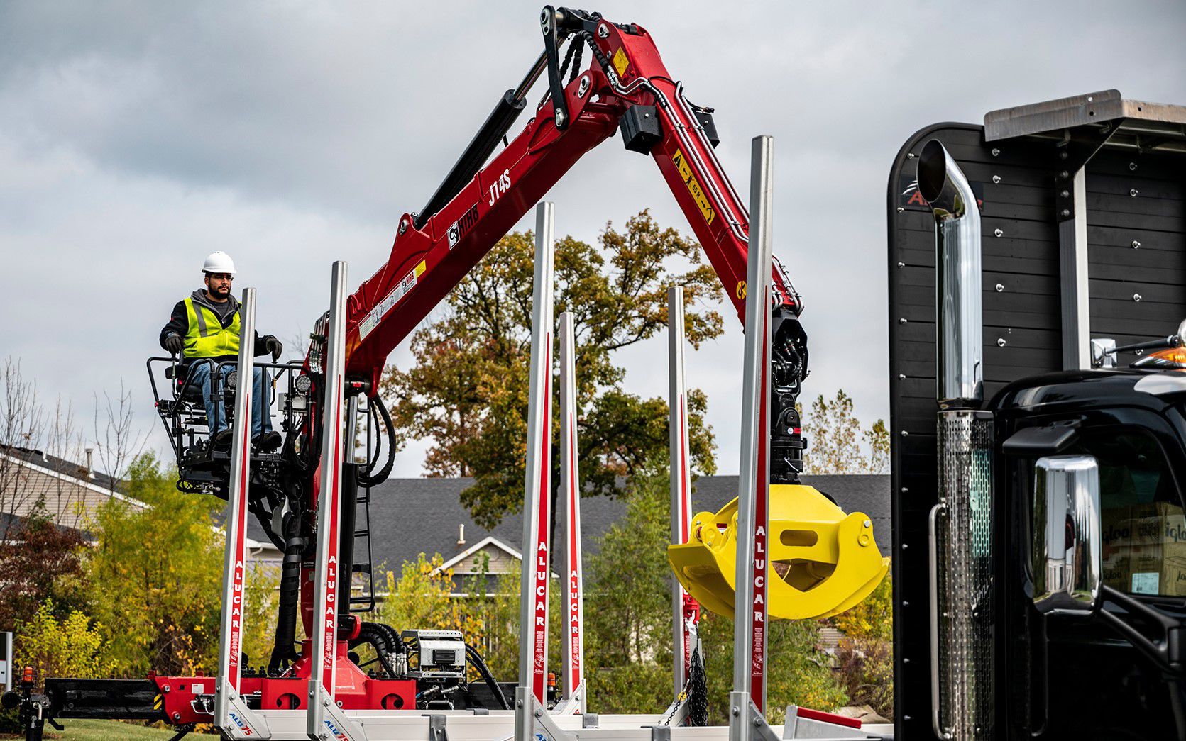 Trailer-mounted forestry crane - J14S series - HIAB AB - knuckle boom