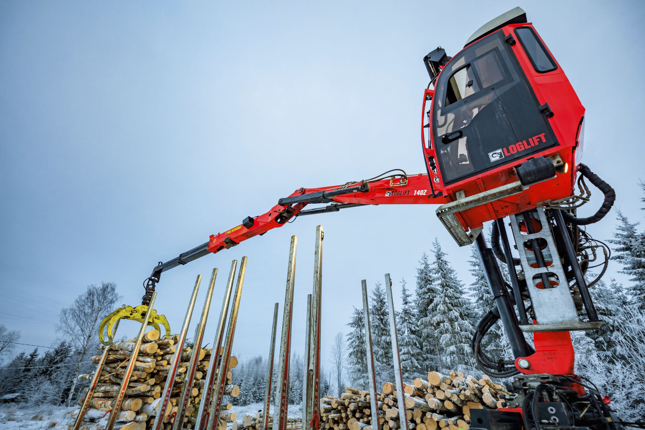 Truck-mounted forestry crane - LOGLIFT 140Z series - HIAB AB - knuckle boom
