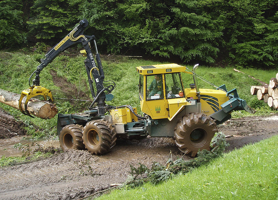 Forestry skidder with grab - 904 6WD - HSM Hohenloher Spezial ...