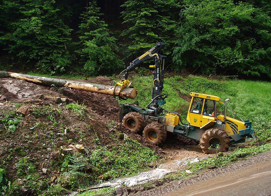 Forestry skidder with grab - 904 6WD - HSM Hohenloher Spezial ...
