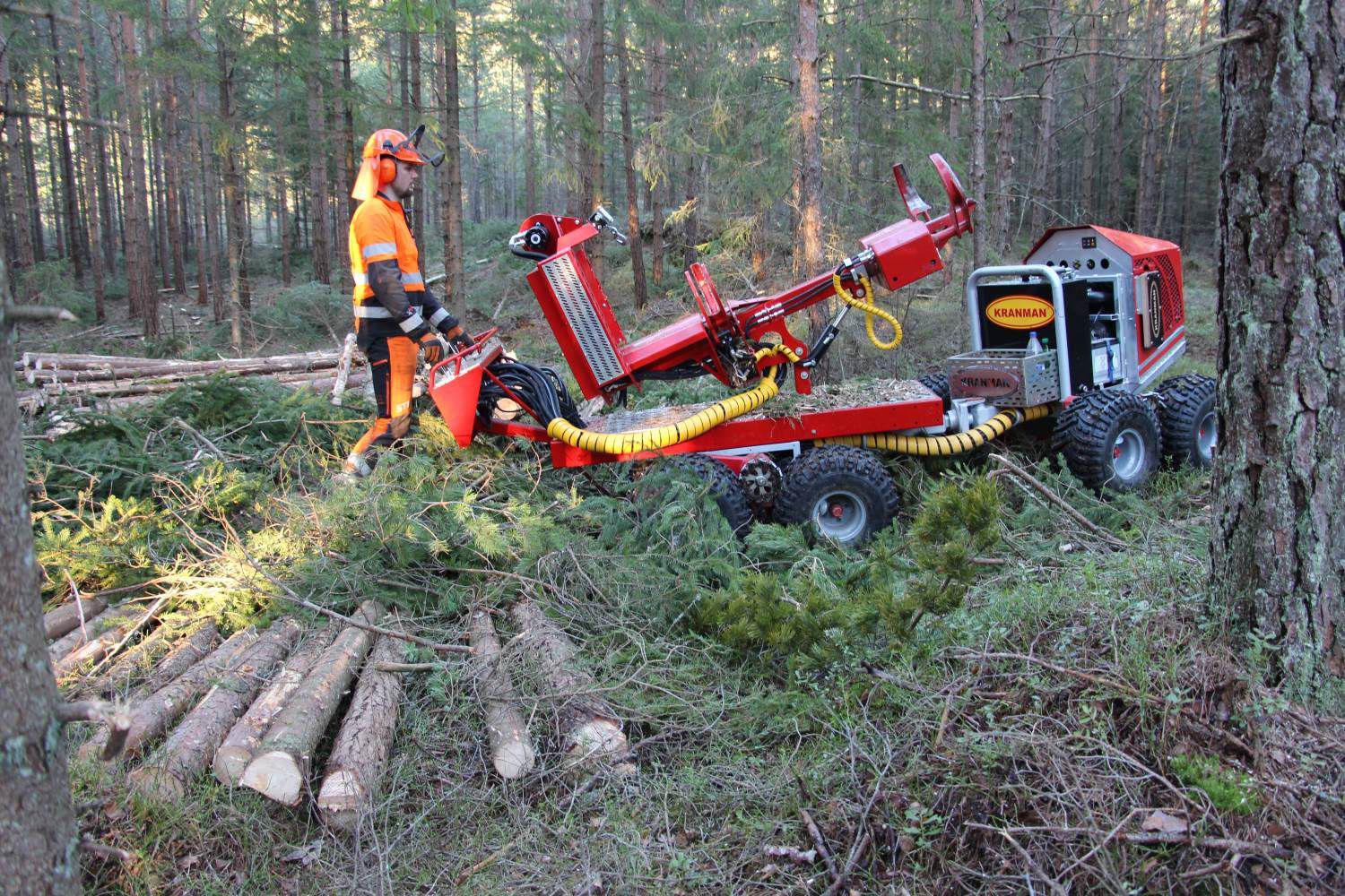 Firewood processor with chainsaw - Kranman AB - gasoline engine