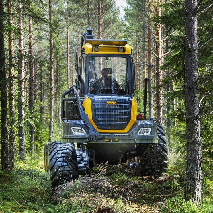 Rubber-tired forestry harvester - ERGO ACTIVEFRAME - Ponsse AB - with crane