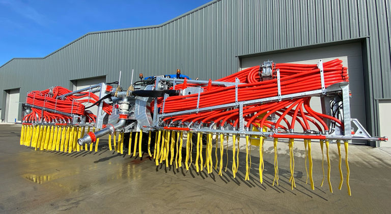 Sludge spreader boom - Mastek Ltd. - drip hose / folding