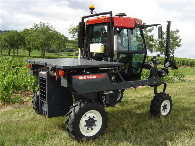 Straddle tractor - DH-E 100 - Derot - hydrostatic / vineyard / with cab