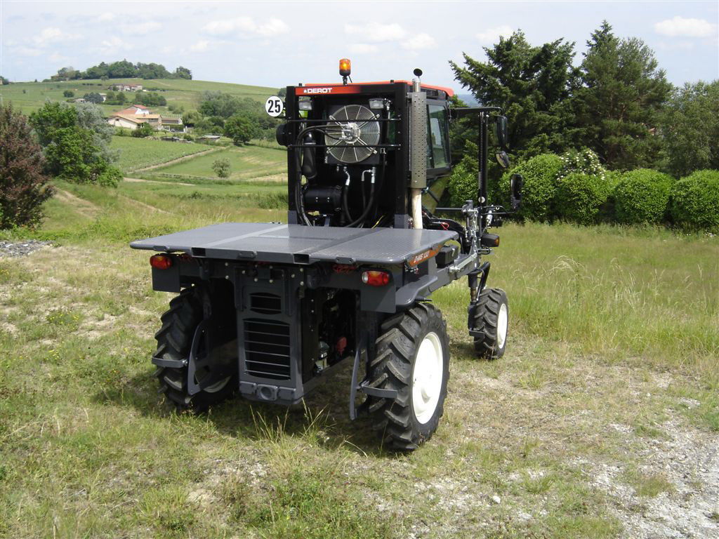 Straddle tractor - DMS 130 - Derot - hydrostatic / with cab / vineyard