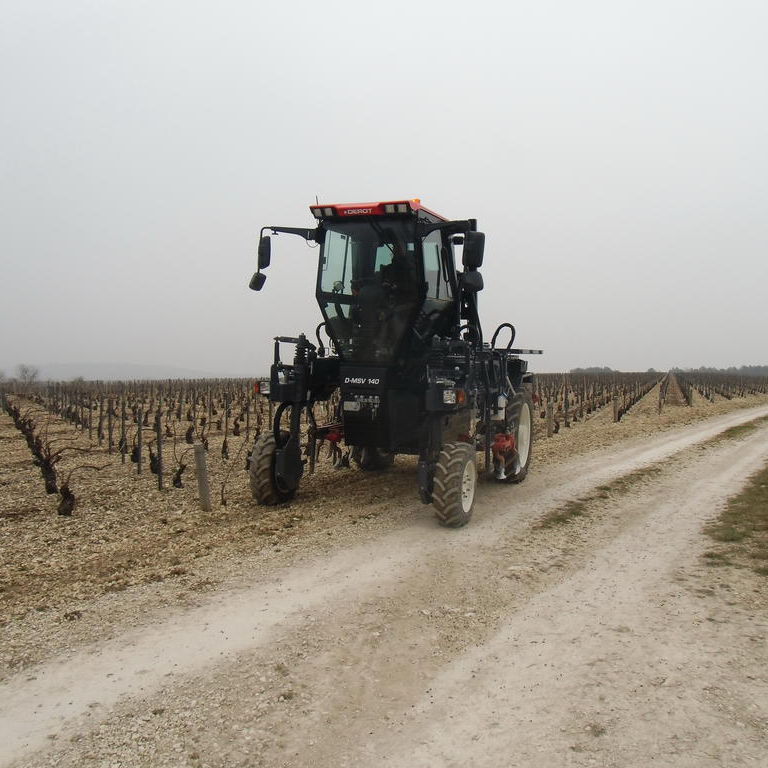 Straddle tractor - DMS V 140 - Derot - hydrostatic / vineyard / with cab