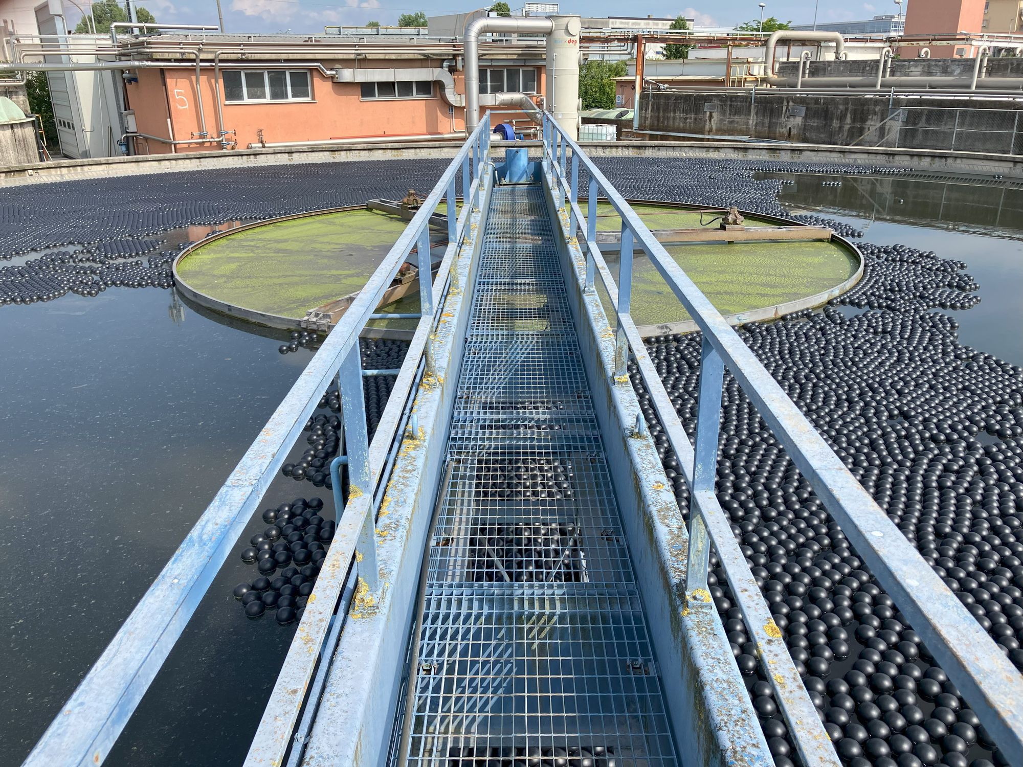 Anti algae floating cover - Bonetto Cover Ball® - Bonetto Cover Ball ...