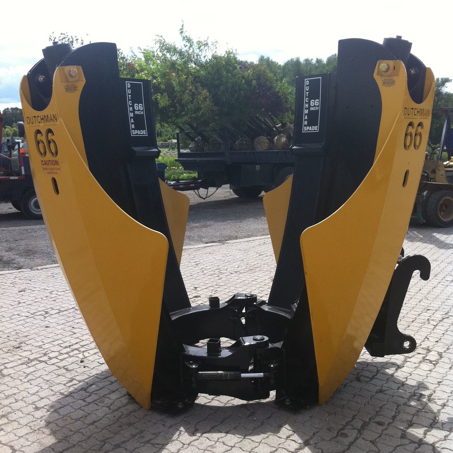 Backhoe loader-mounted tree spade - 650i - Dutchman Industries