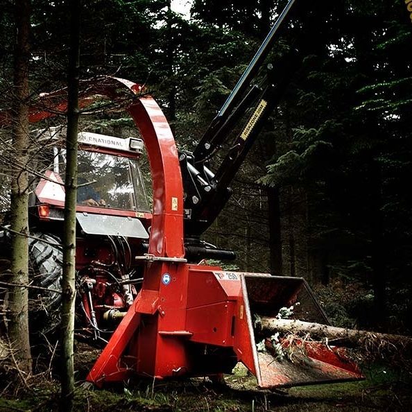 Mounted wood chipper - 250 - Linddana A/S - PTO-driven / with crane