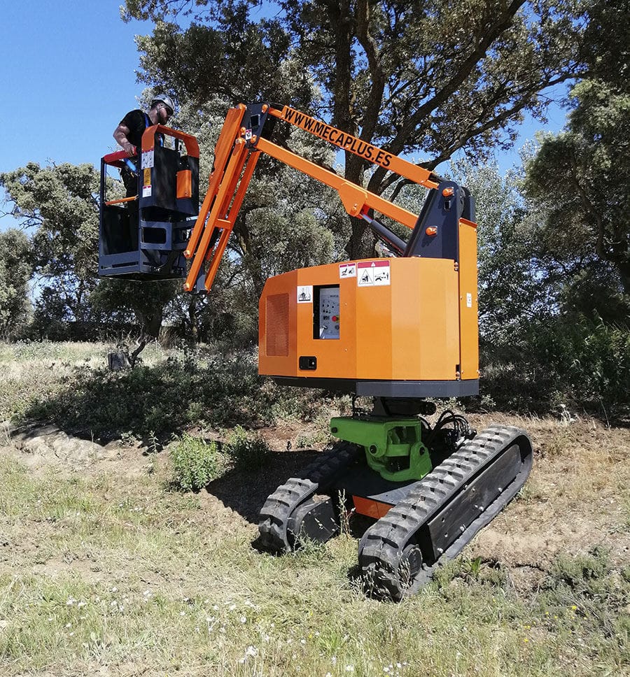 Tree pruning aerial platform - ME-7 - MECAPLUS S.L - tracked ...