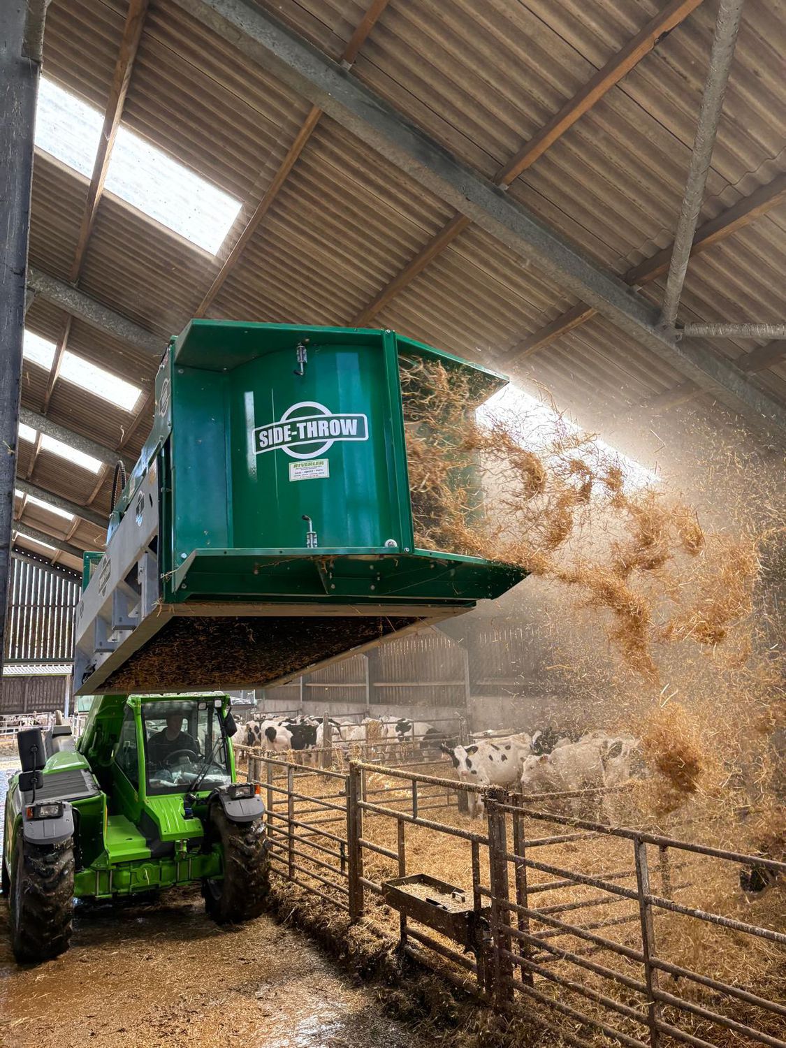 Mounted straw blower - Spread-a-Bale - Spread-a-bale - telescopic arm ...