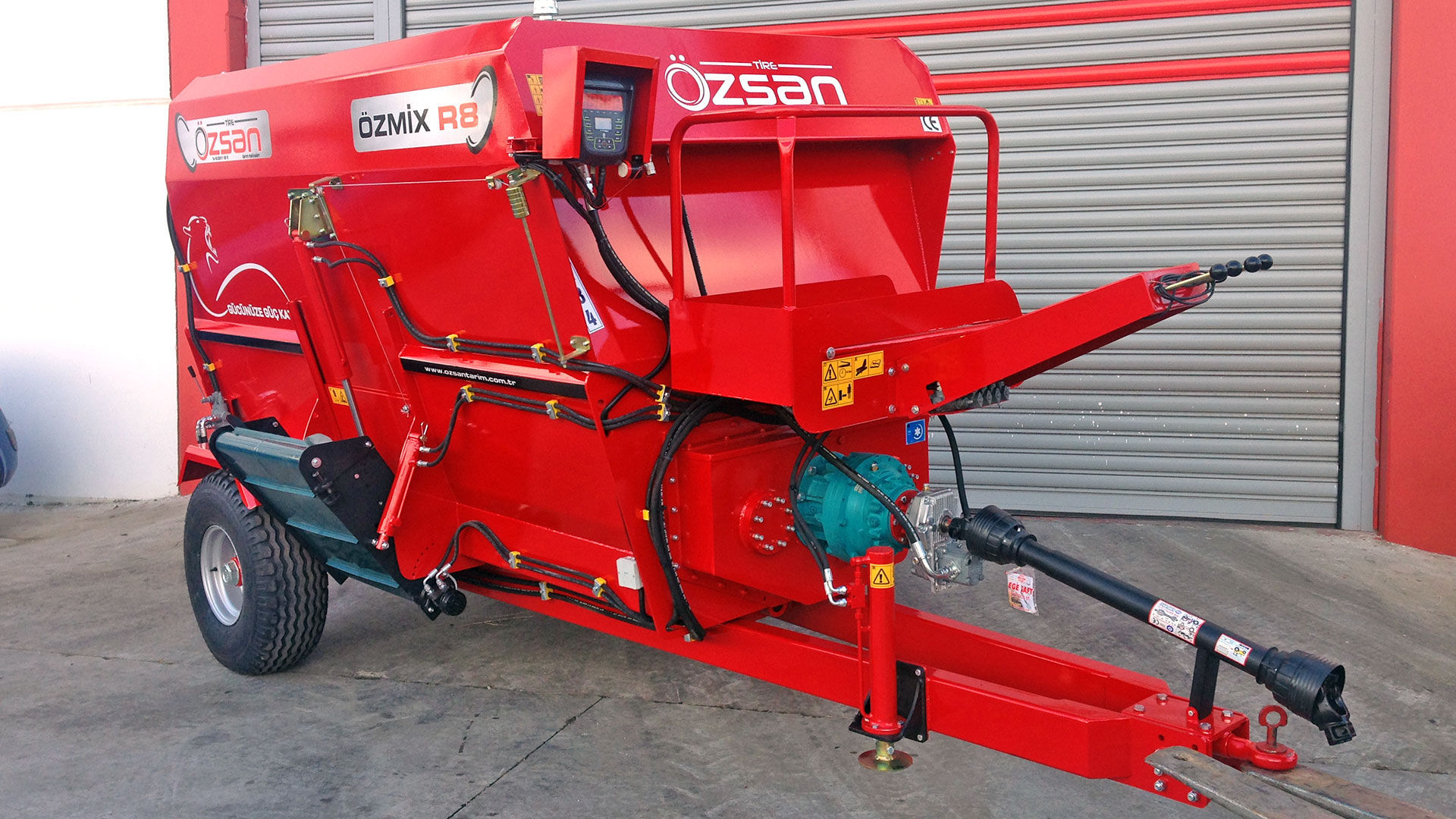 Horizontal feed mixer - R8 - ozsantarim - towed / 2-auger / PTO-driven