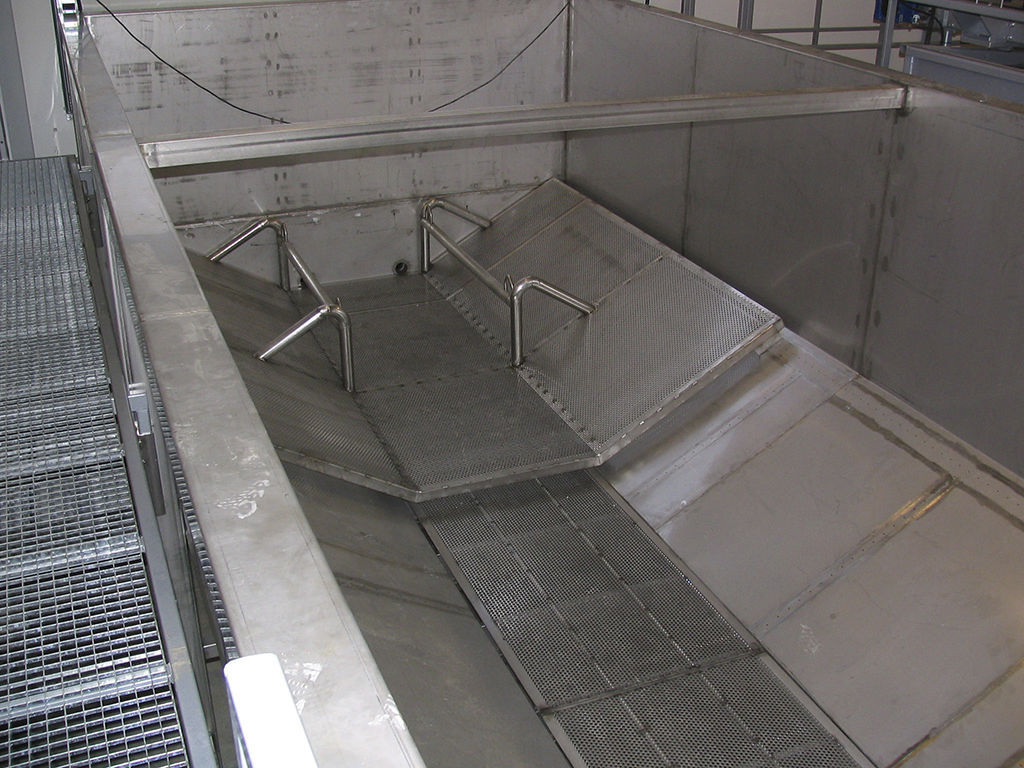 Vegetable receiving hopper - EM 1135 - EKKO Maskiner A/S - loading