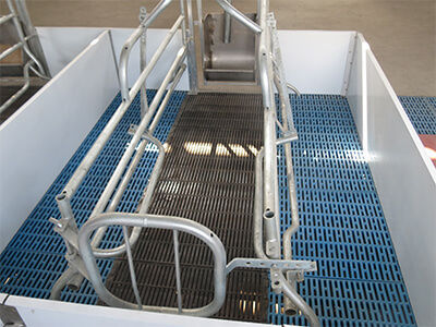 Adjustable farrowing pen - Type B - hengyin livestock - anti-crush ...