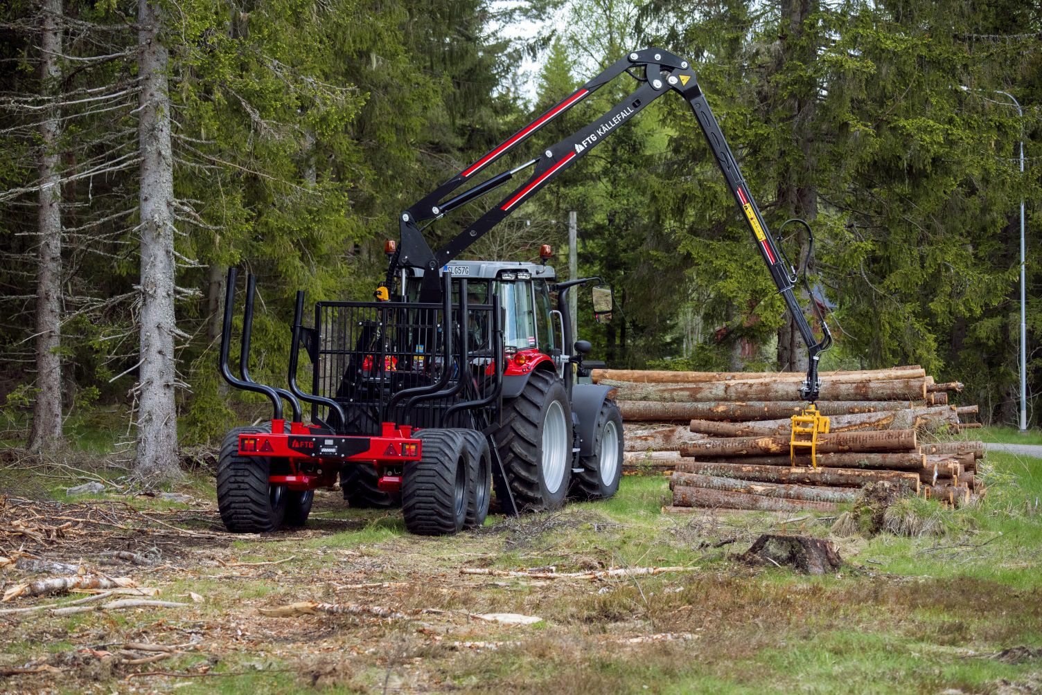 Trailer-mounted forestry crane - P75T - FTG | Källefall - tractor ...