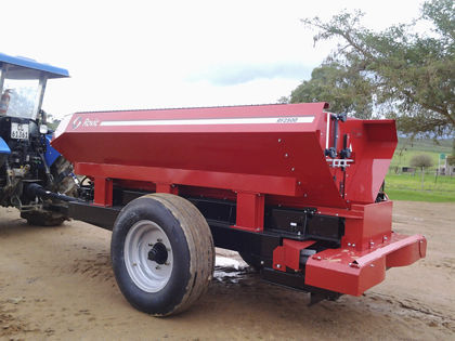 Trailed fertilizer spreader - RF2000 Orchard / Vineyard - Rovic Leers ...