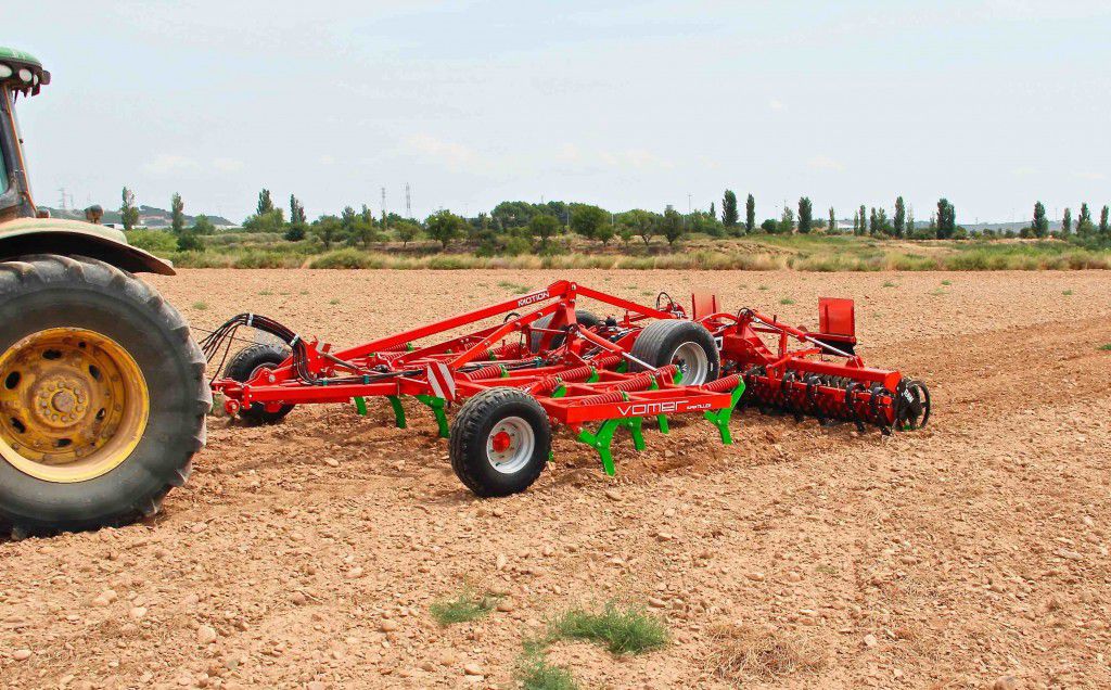 Trailed field cultivator - SUPERTILLER MOTION - Vomer - with roller ...