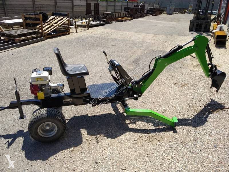 Port and terminal tractor backhoe - Predator 205 - C.M.C. CHIANURA ...