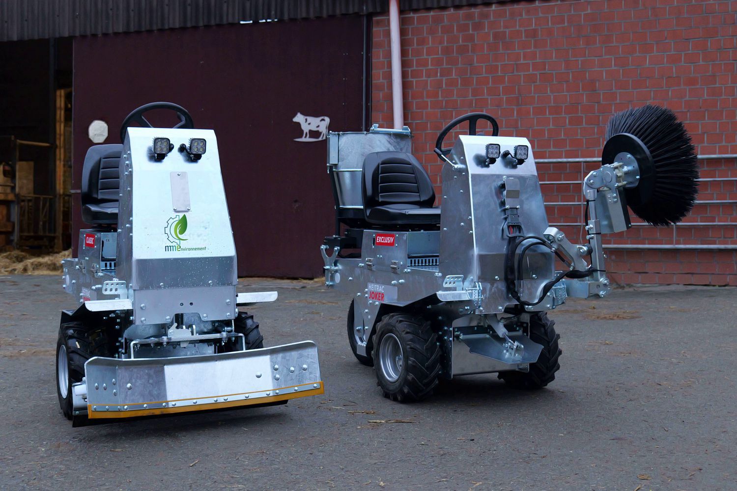 Self-propelled manure scraper - M.M.E - V / hydraulic / V