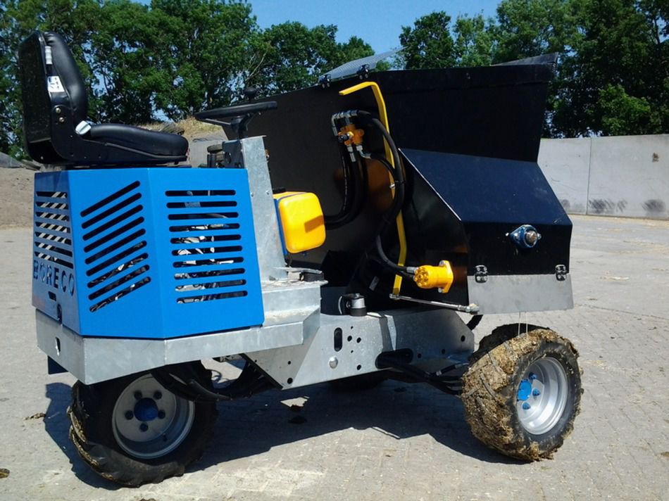 Self-propelled straw spreader - Agri-com - for sawdust / with brush ...