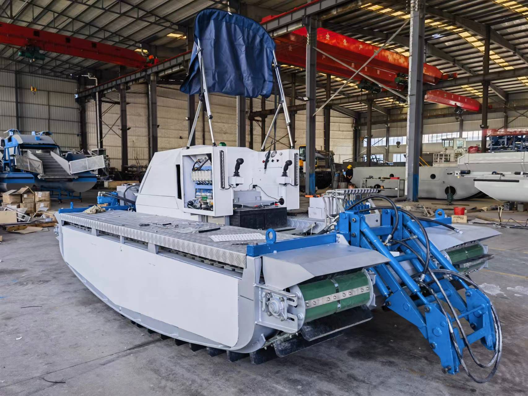 Amphibious harvester machine - AMH1850-42 - Relong - aquatic weed / tracked