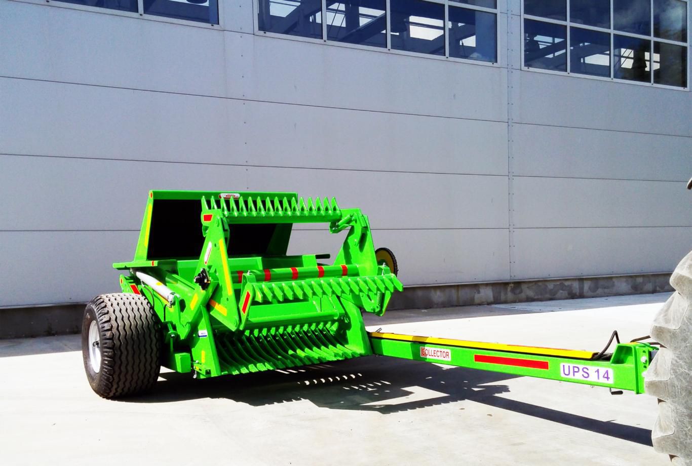 Tractor rock picker - COLLECTOR - Madaraagro - self-propelled