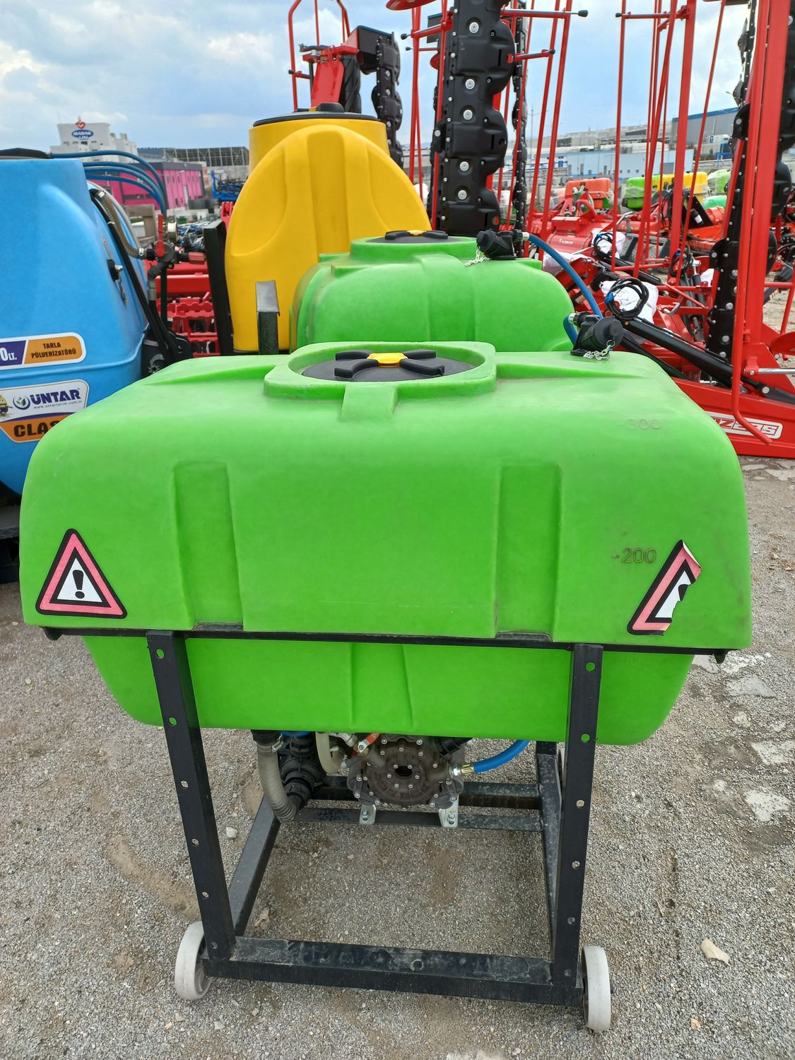 Mounted sprayer - ERDALLAR AGRICULTURAL MACHINERY - folding arms