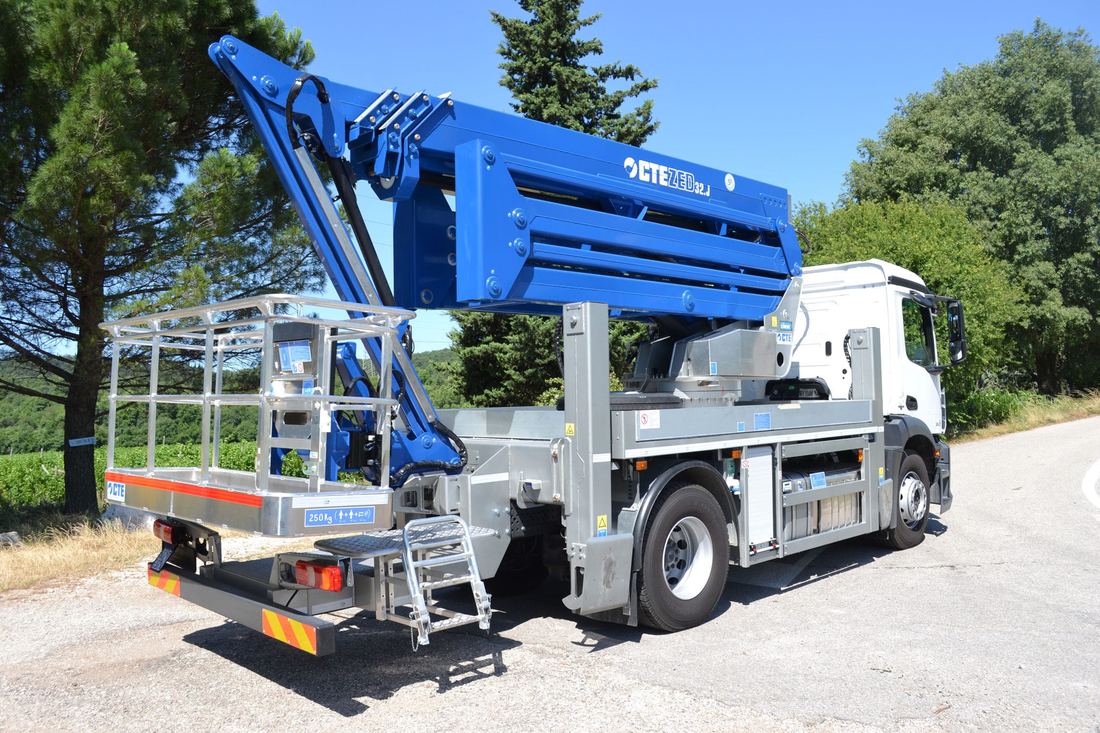 Pruning aerial platform - ZED 32 JHV - CTE SpA - truck-mounted / for ...