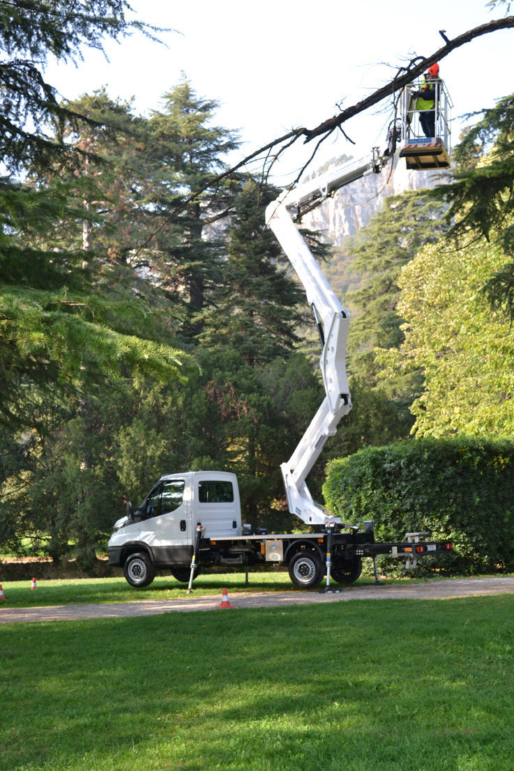 Pruning aerial platform - ZETA 22 - CTE SpA - tree pruning ...
