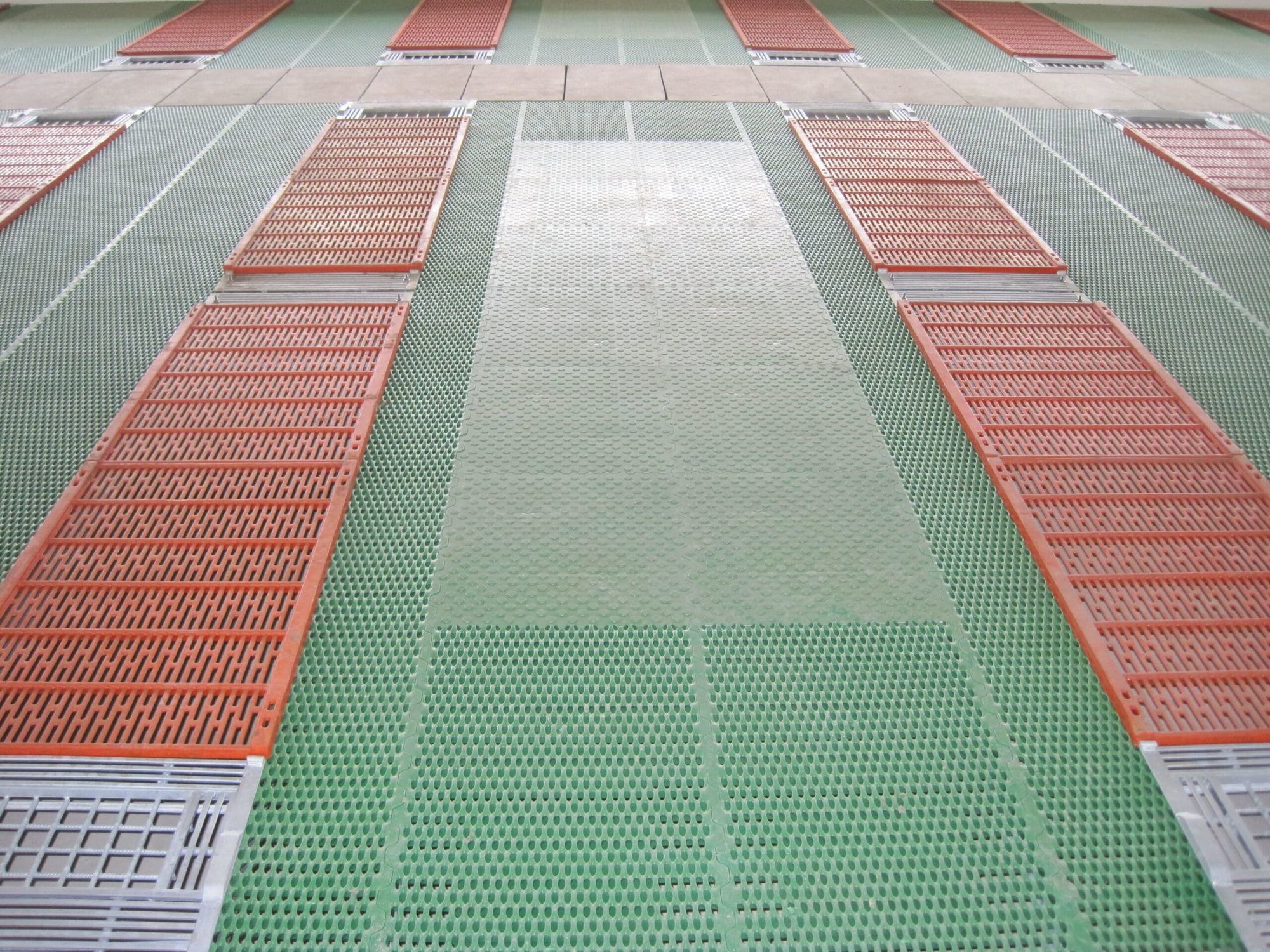 Plastic floor panel - Cooperl Northern Europe B.V. - for pig breeding ...