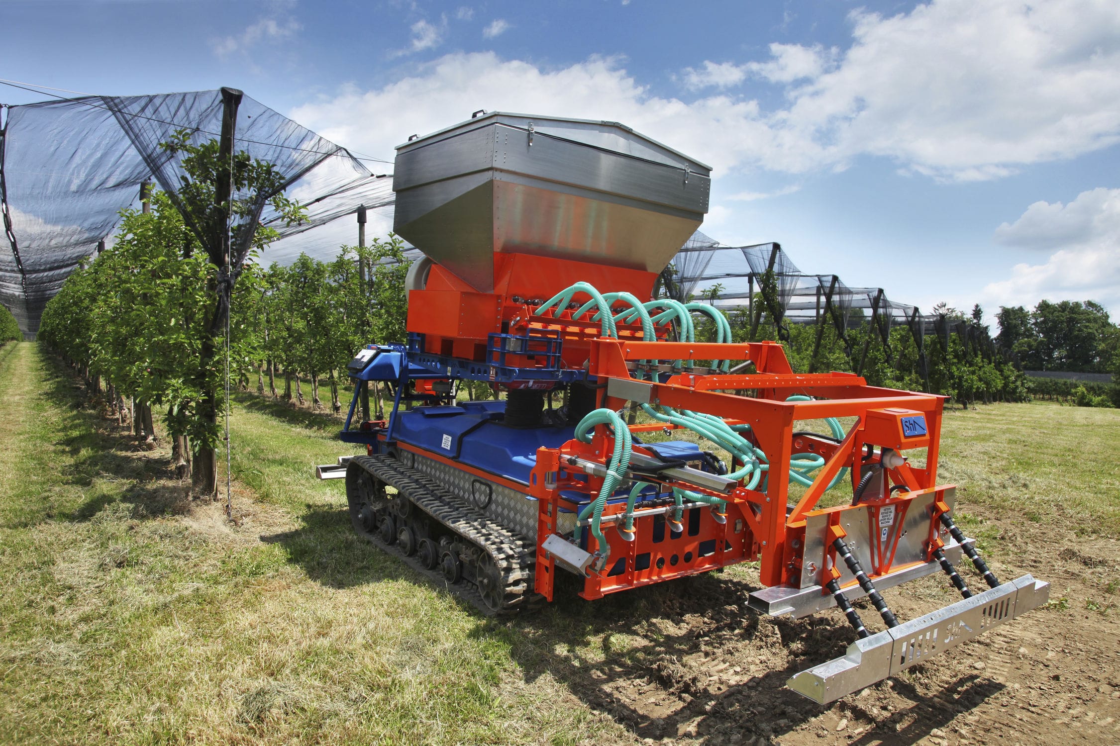 Robotic fertilizer spreader - SLOPEHELPER - self-propelled / solid ...